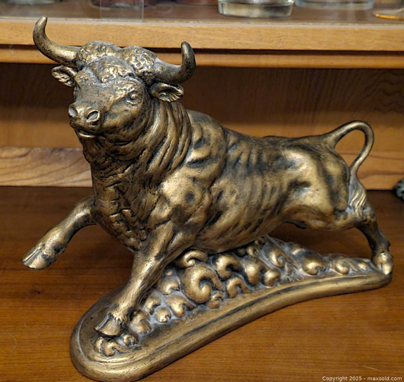Gold colored Bull statues | Hamilton (Ontario, Canada) SELLER MANAGED ...
