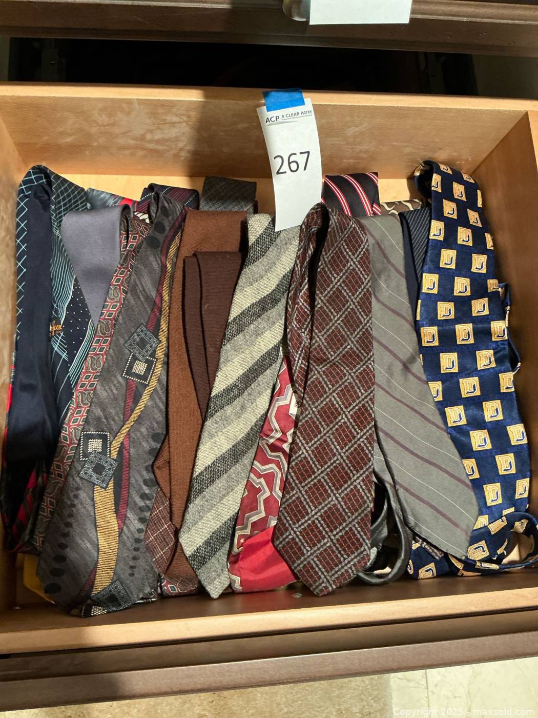 Lot of 12-15 Men's Silk Neckties - Mixed Brands & Patterns | Los ...