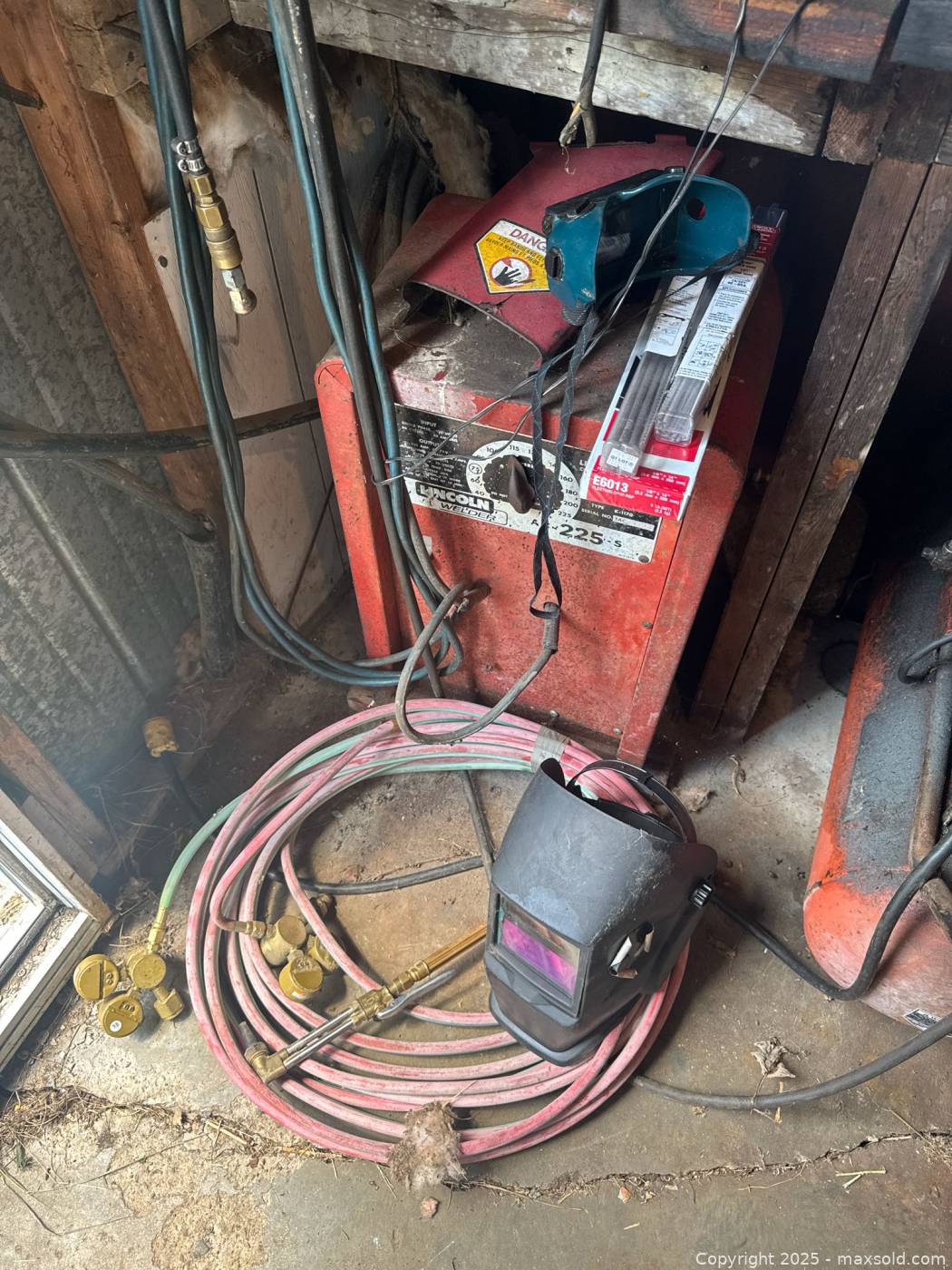 Welder and welding gear lot | Elizabethtown-Kitley (Ontario, Canada ...