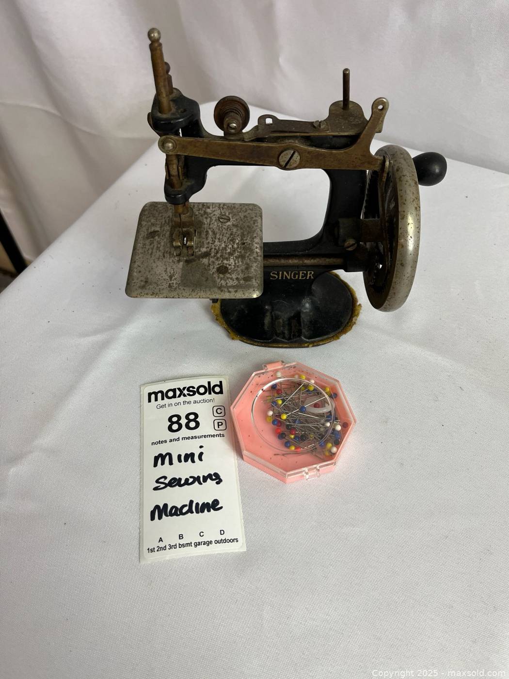Singer Miniature Metal Sewing Machine with Pins B3 | Bethlehem ...