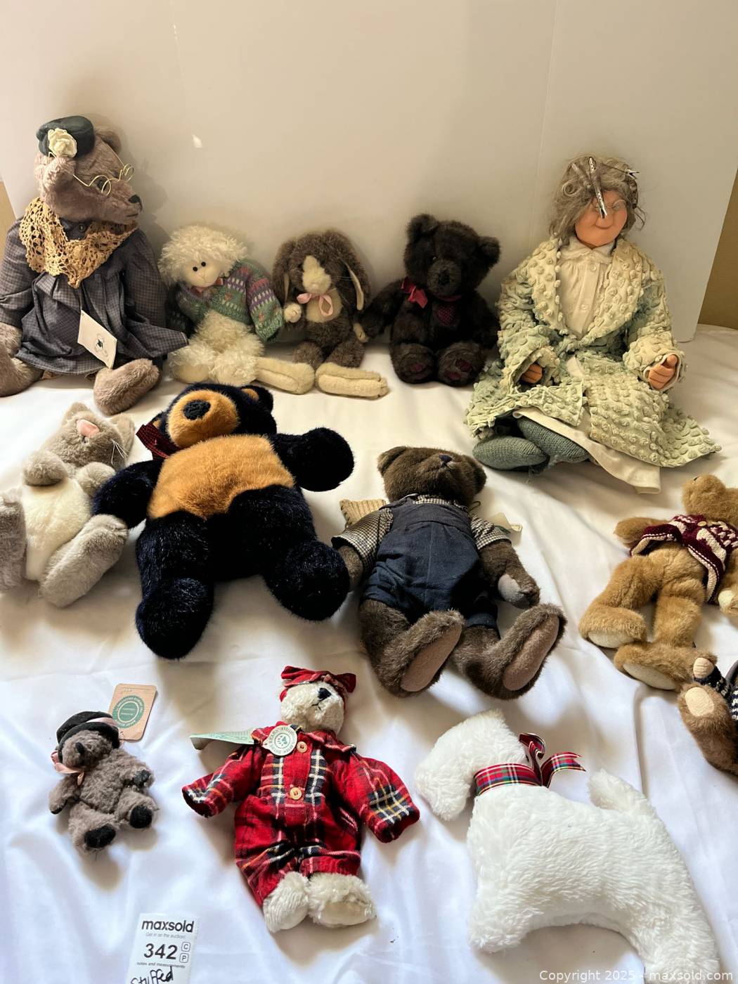 Stuffed Animals and Collectible Dolls Lot - Various Brands B3 ...