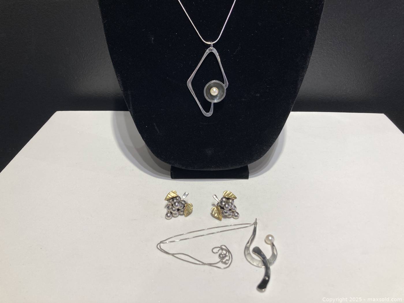 Delfino Mexico Modernist Silver Pendent and Chain | Vancouver (British ...