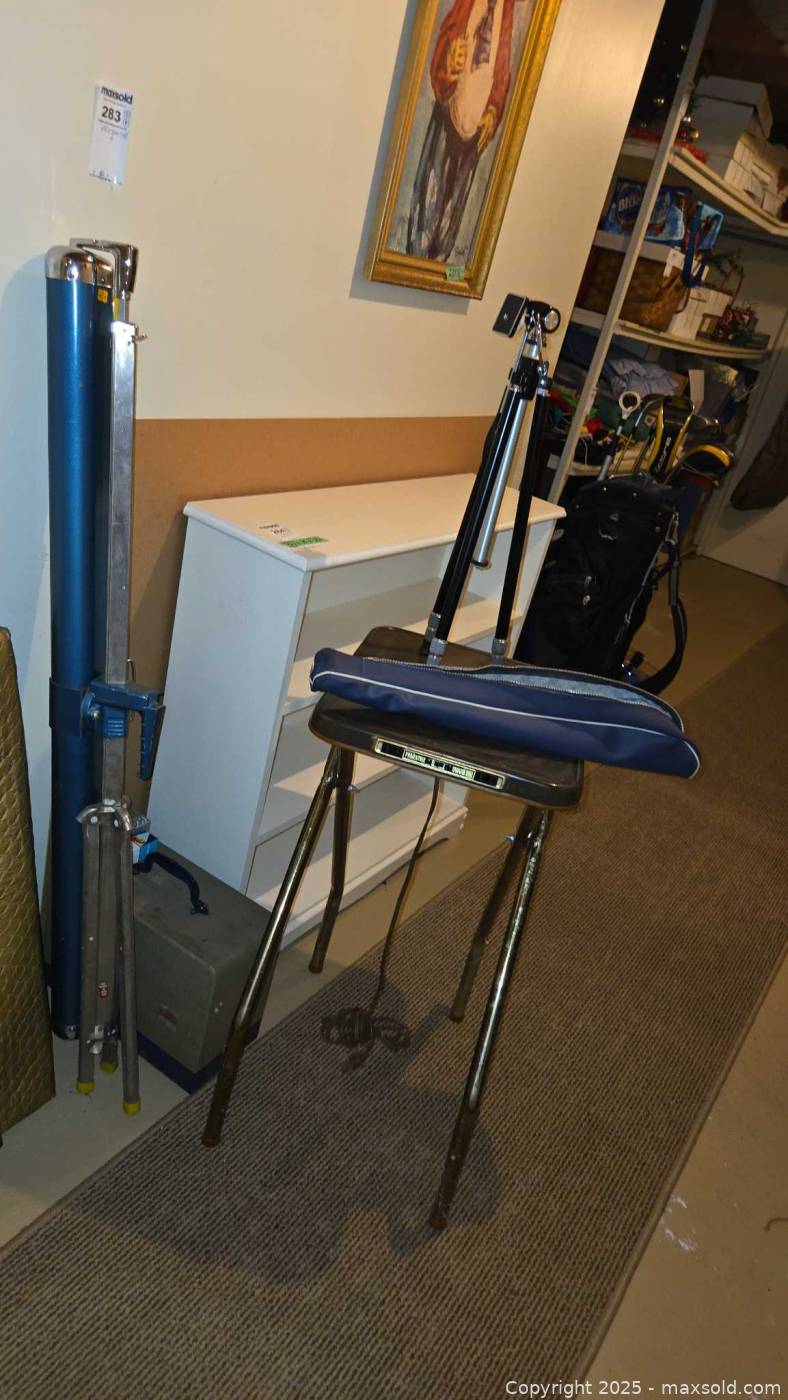 Projector, Screen and More B | Ottawa (Ontario, Canada) Downsizing ...
