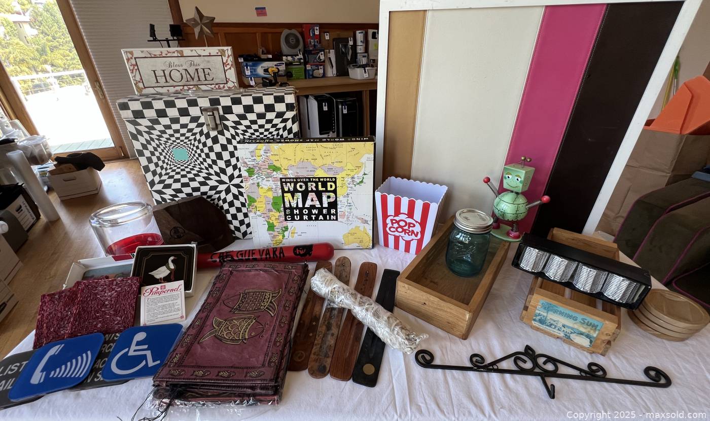 A Truly Random Assortment of Household Items | Oakland (California, USA ...