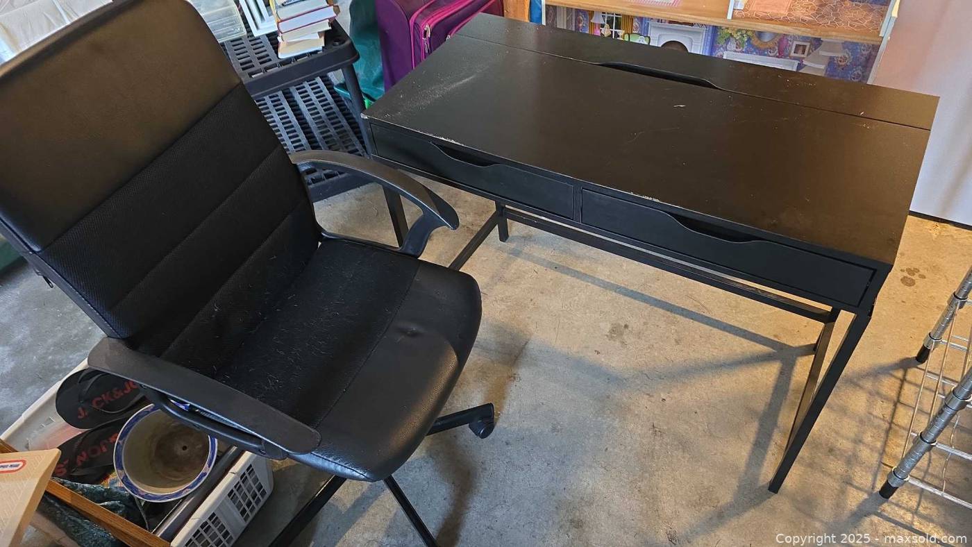 Ikea desk and chair | Ottawa (Ontario, Canada) SELLER MANAGED Moving ...