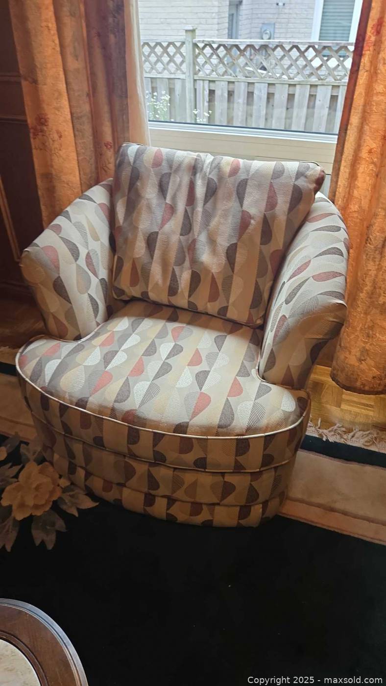La-Z-Boy Upholstered Swivel Chair, Geometric Patterned Fabric | Markham (Ontario, Canada ...
