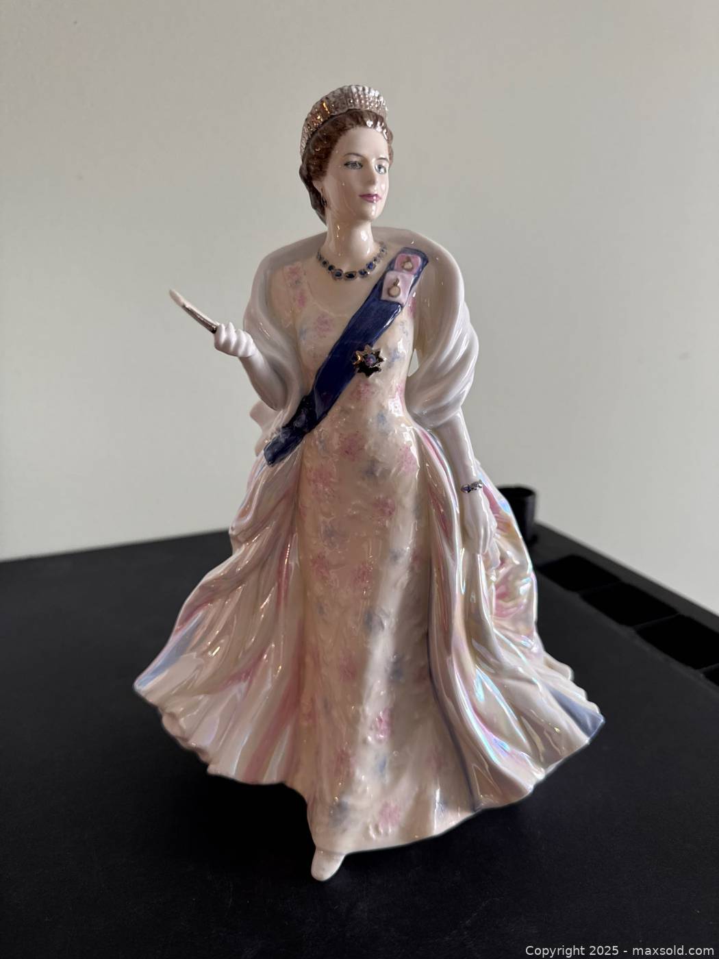 Limited Edition Queen Elizabeth Figurine | Toronto (Ontario, Canada ...