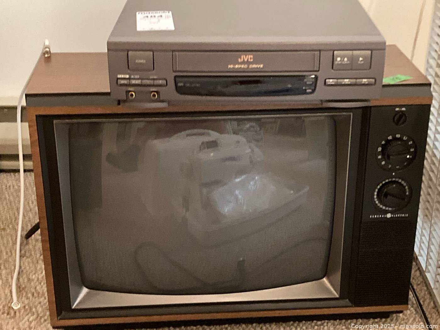 General Electric Box Television and JVC VCR B | Ottawa (Ontario, Canada ...