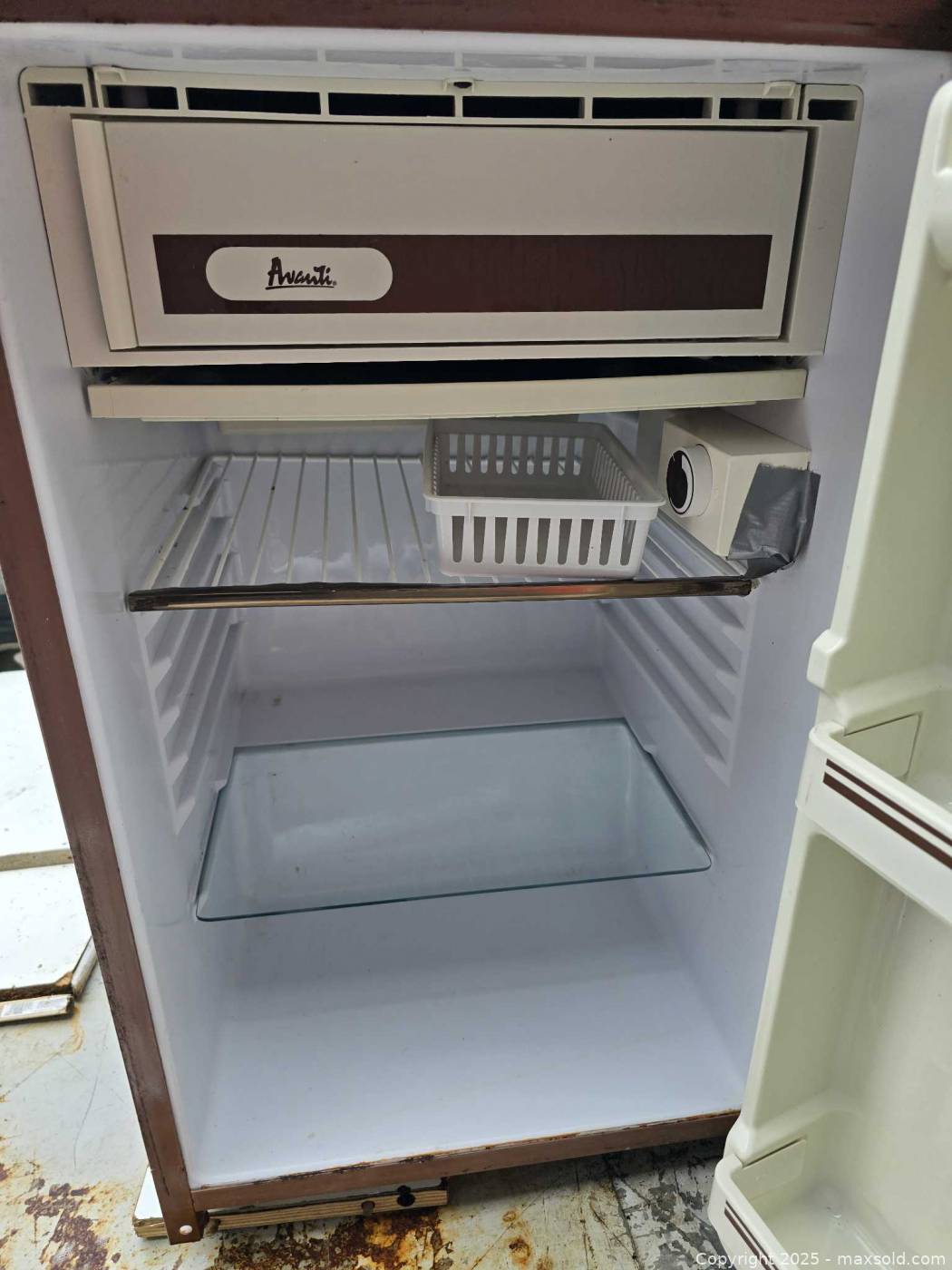 Medium Size Refrigerator with Freezer (20 X 22 X 34) | Laurel (Maryland ...