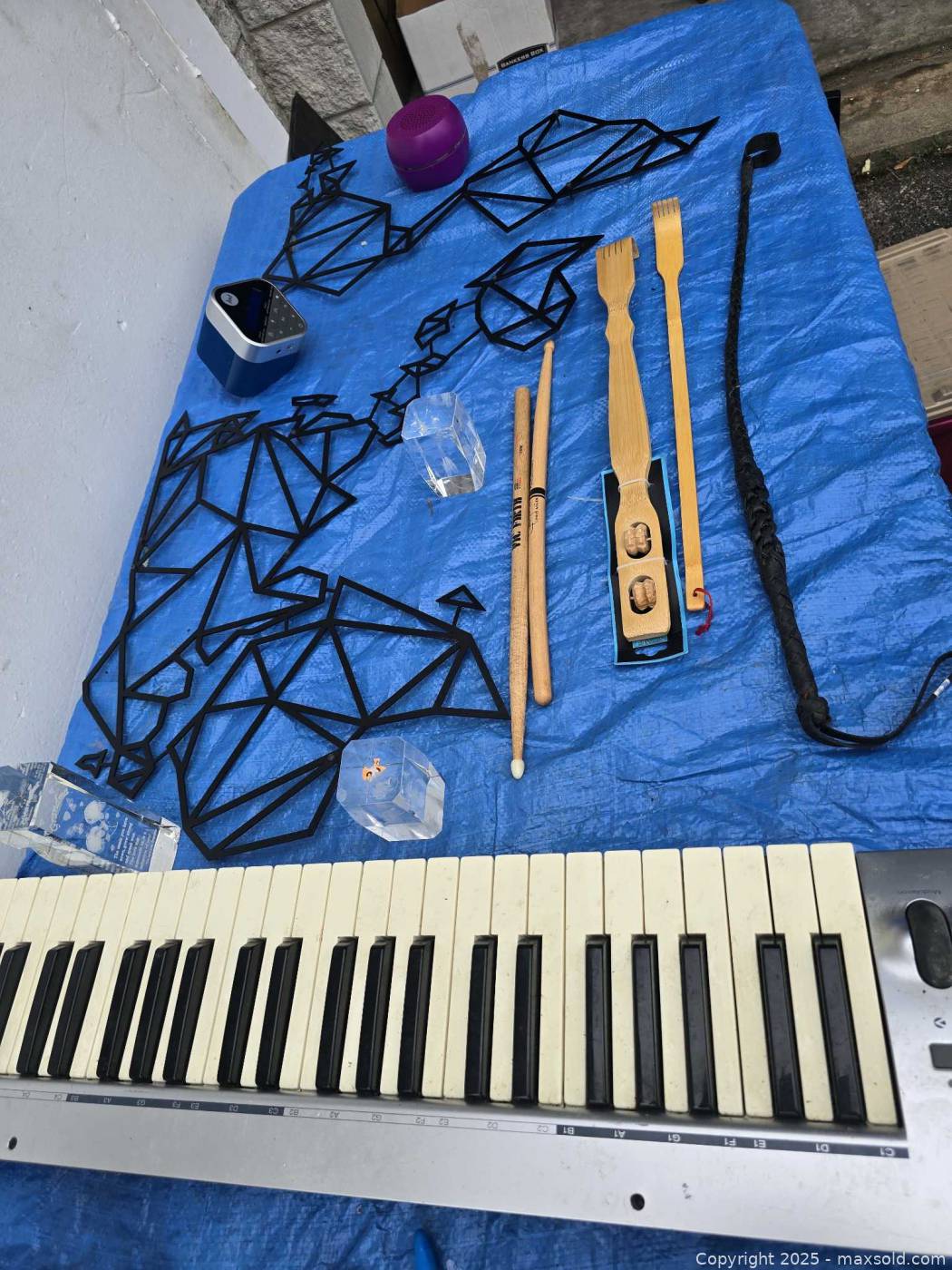 Table Lot Keyboard (untested), Prisms (chipped) Dolphin- Praying Hands ...