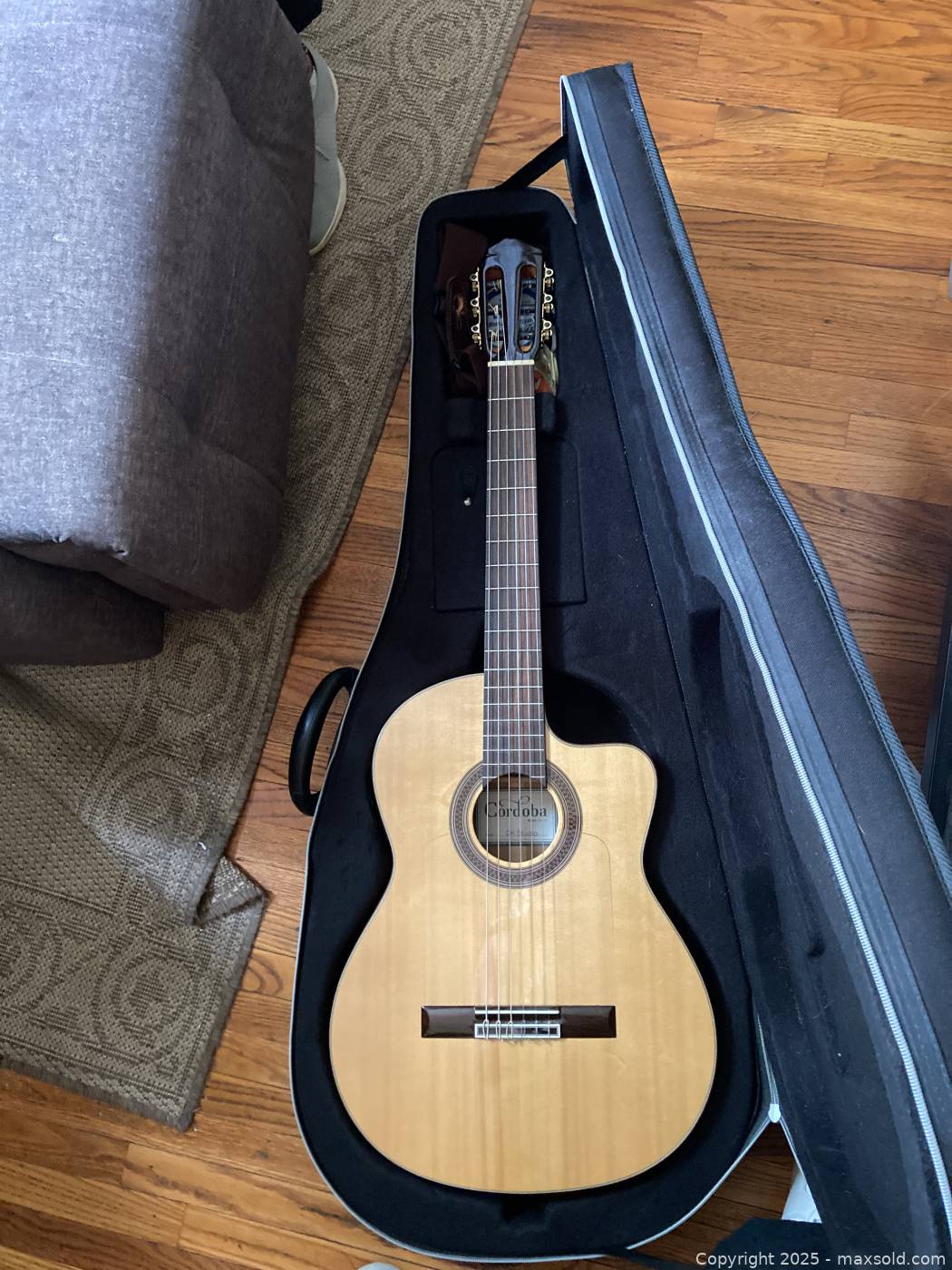 Cardoba Guitar with case and strap | Toronto (Ontario, Canada) PARTNER ...