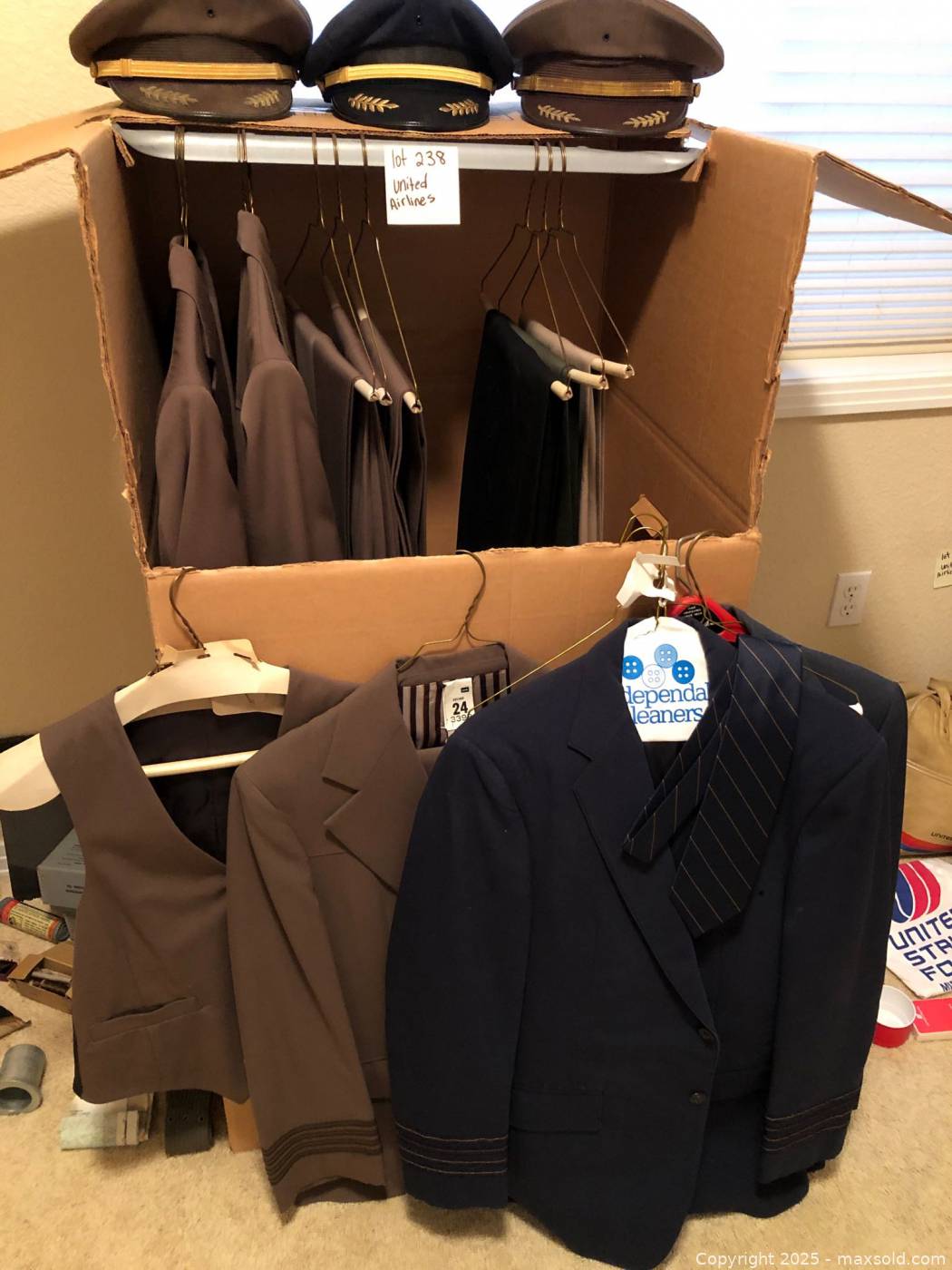 United Airlines pilot uniforms | Aurora (Colorado, USA) SELLER MANAGED ...