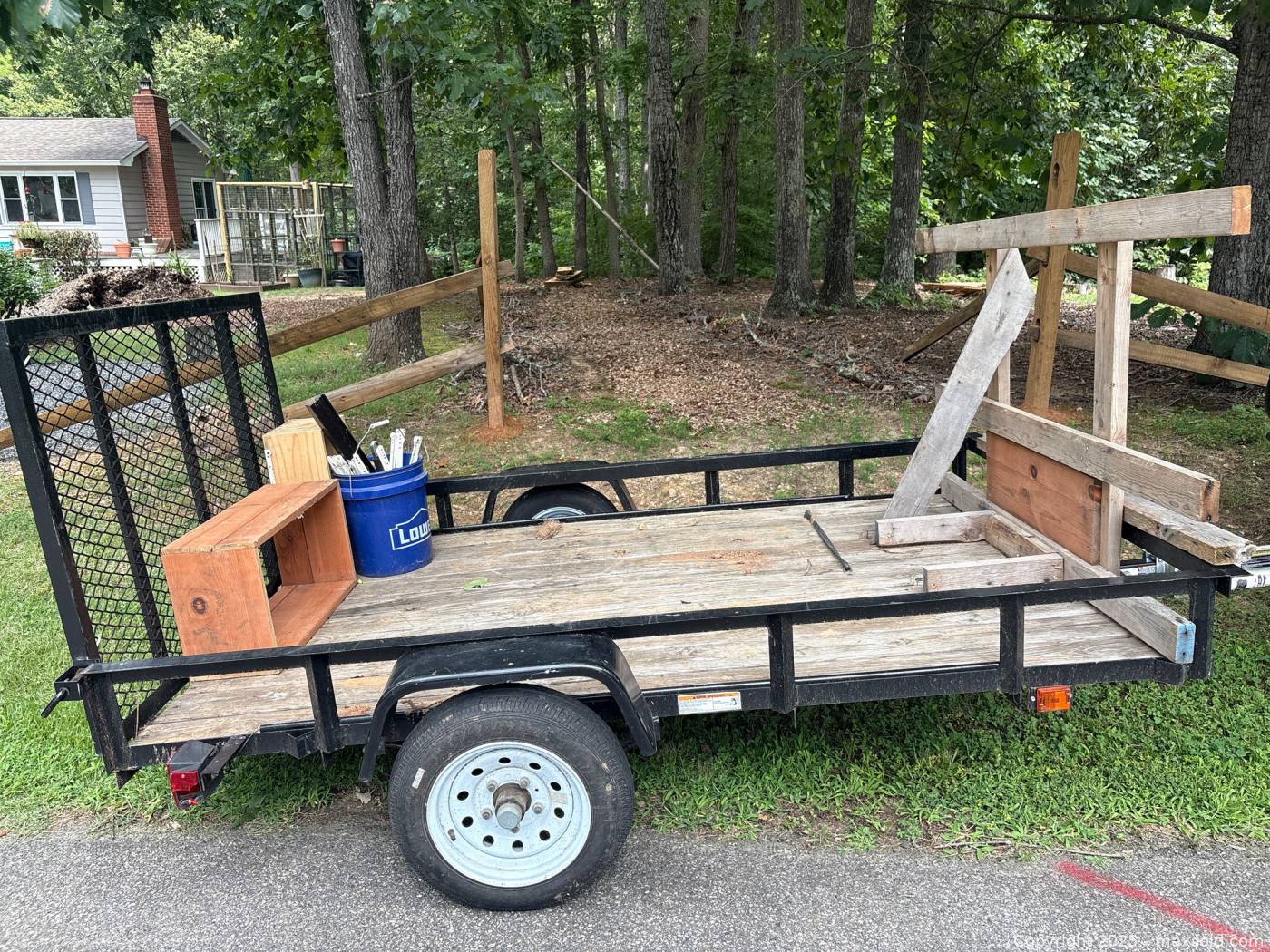 5x8 ft Utility Trailer with Rear Metal-grid Gate and Wood Rails ...