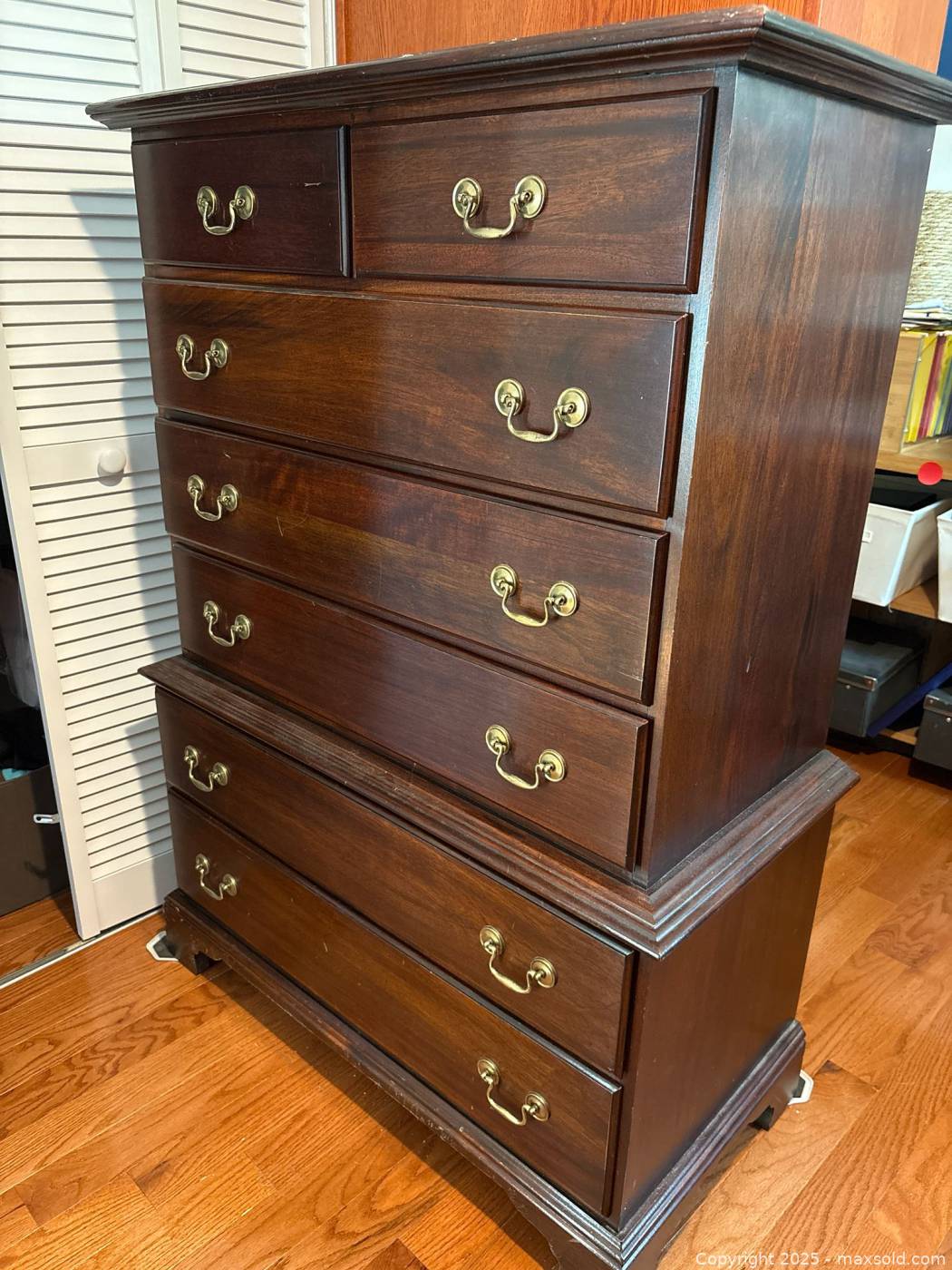 Traditional 7-Drawer Chest of Drawers with Brass Handles | Sumerduck ...