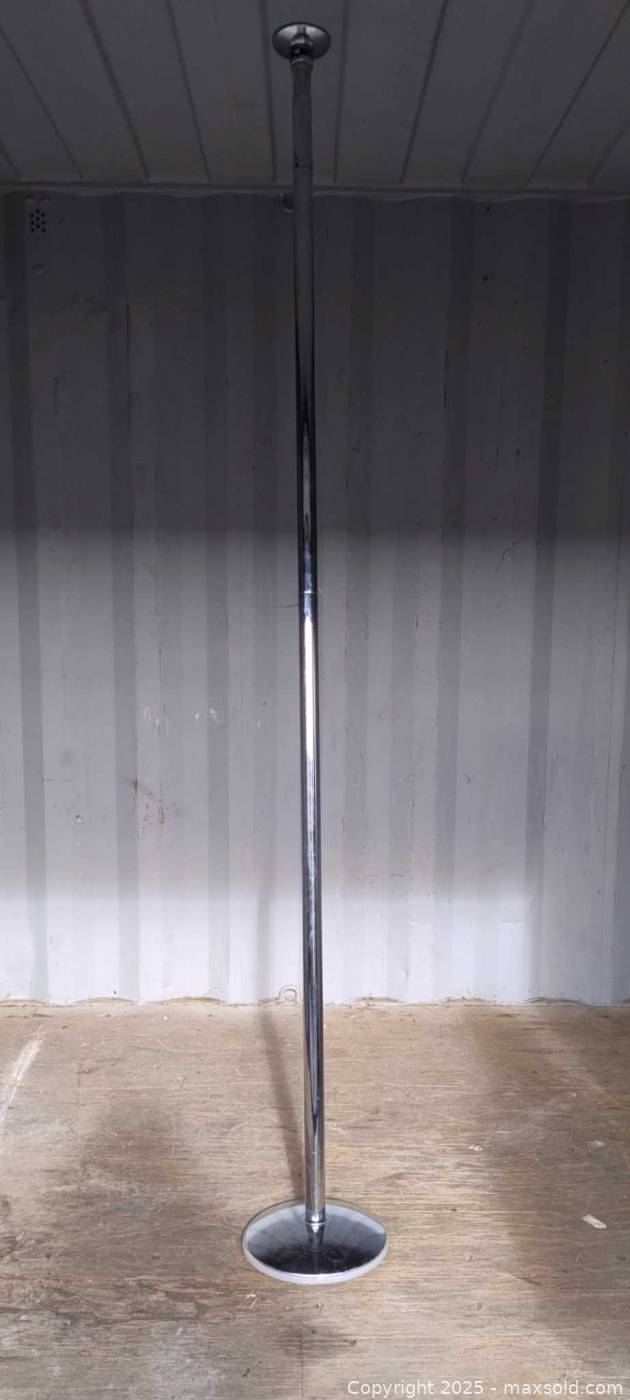 Polished Chrome Stripper Pole, 8ft tall | Kingston (Ontario, Canada ...