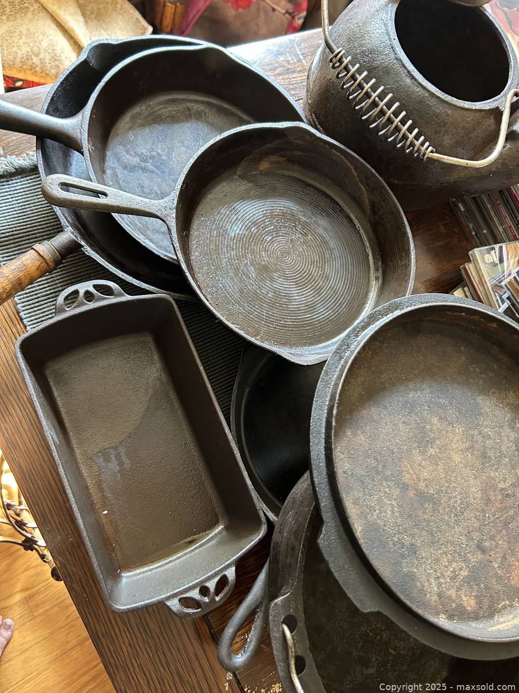 M-Dr-Vintage Cast Iron Cookware Lot, Approx. 8 Pieces (Pans & Kettle ...