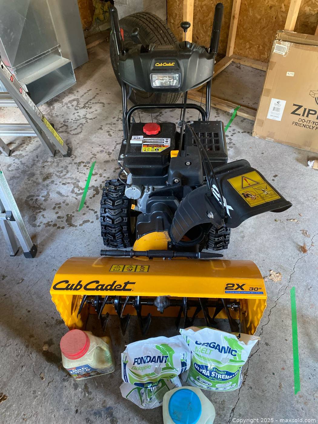 Cub Cadet 2X 30" Snow Blower & Ice Melt Supplies Lot | Belleville ...