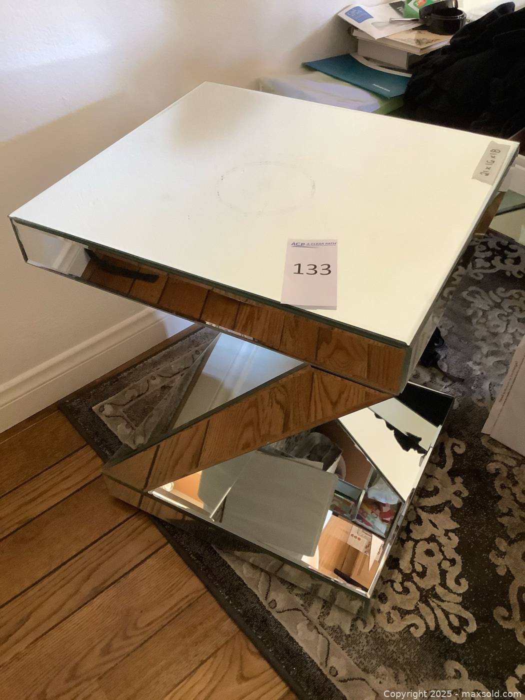 Mirrored Z table | Los Angeles (California, USA) PARTNER MANAGED Estate ...