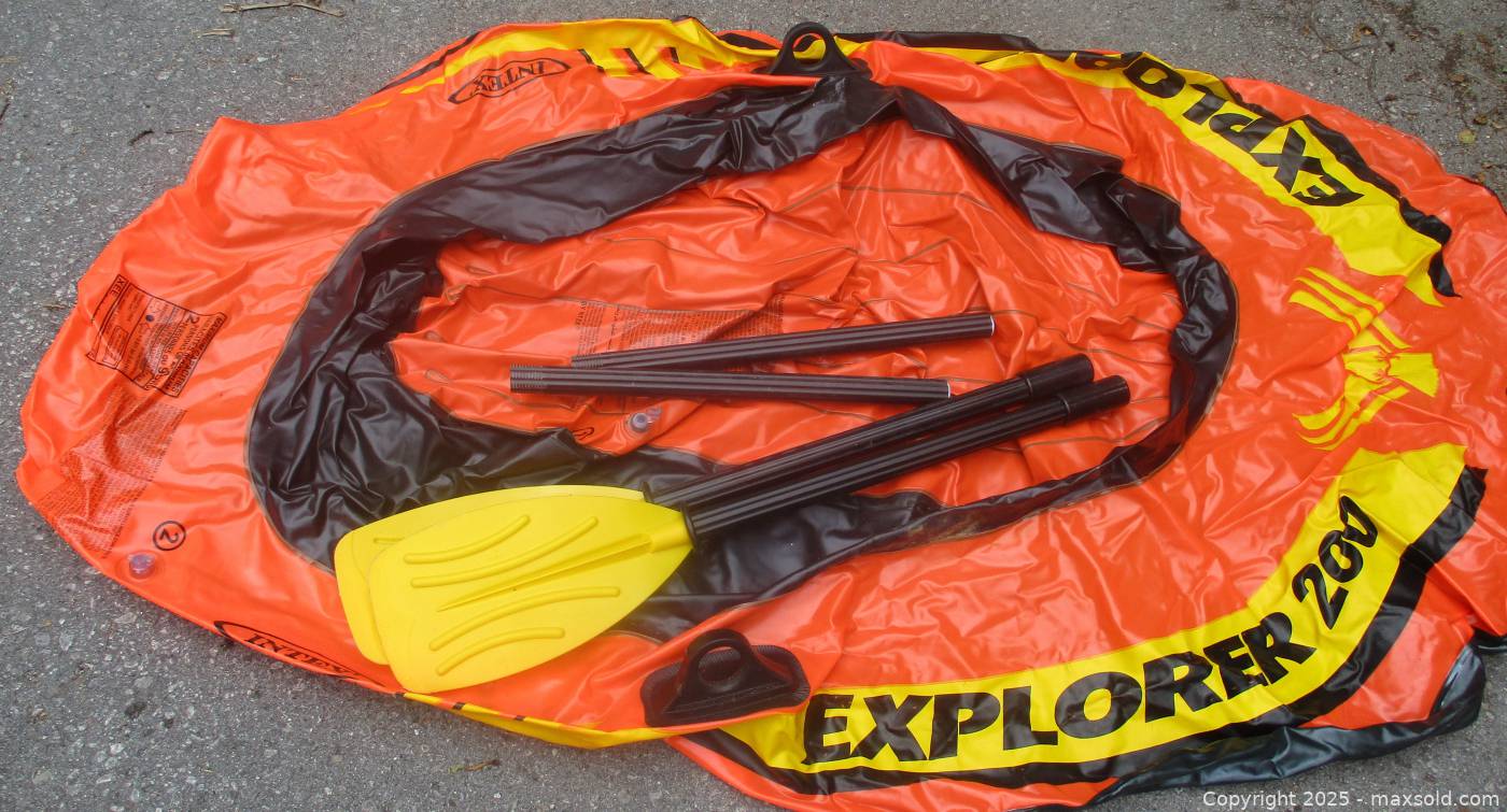 INTEX EXPLORER 200 INFLATABLE BOAT WITH OARS | Prince Edward (Ontario ...