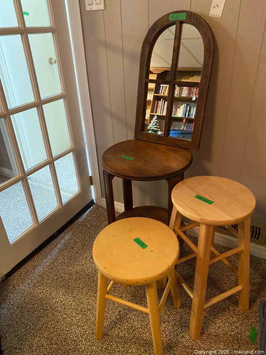Stools & Mirror | Gananoque (Ontario, Canada) PARTNER MANAGED ...
