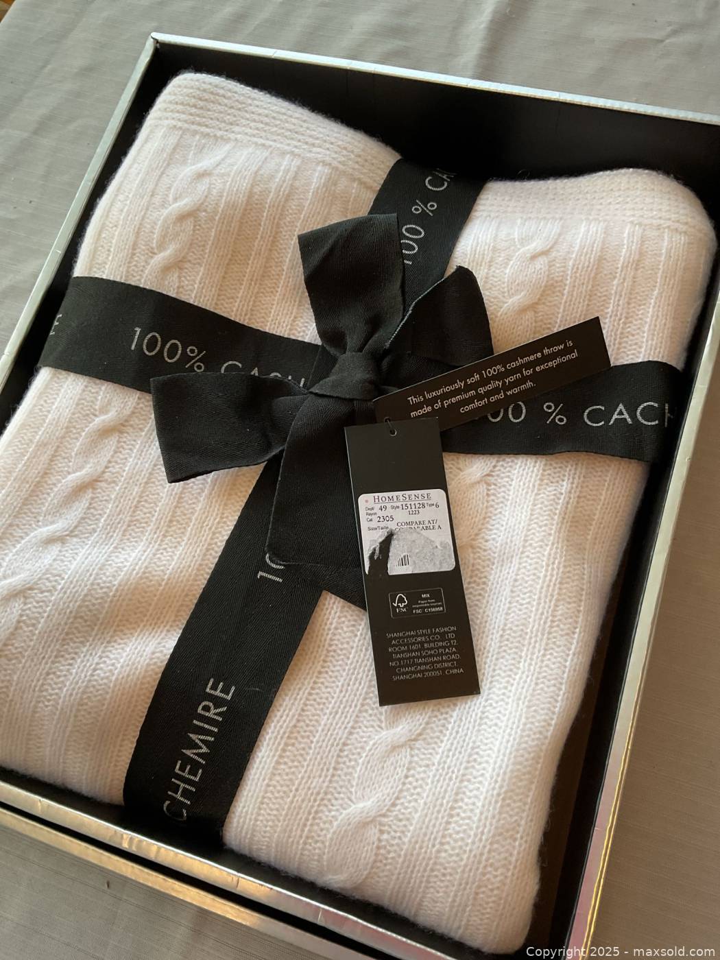 Homesense 100% Cashmere Throw Blanket in Ivory/White | Scugog (Ontario ...