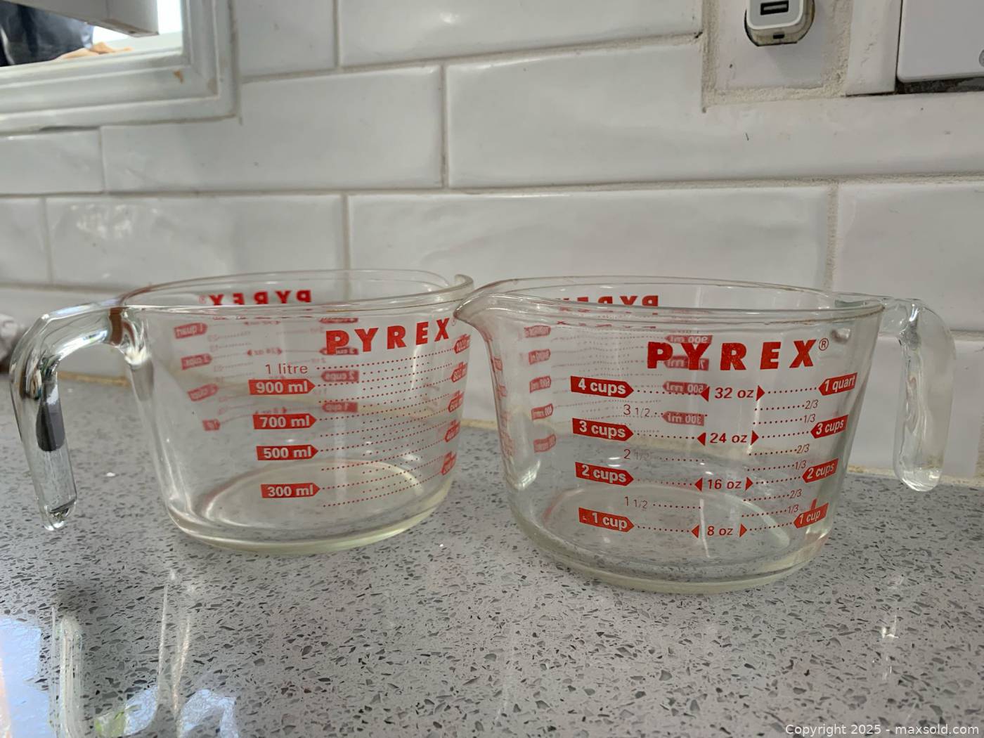 Pyrex 4-Cup/1L Glass Measuring Cups Set (2) with Red Markings ...