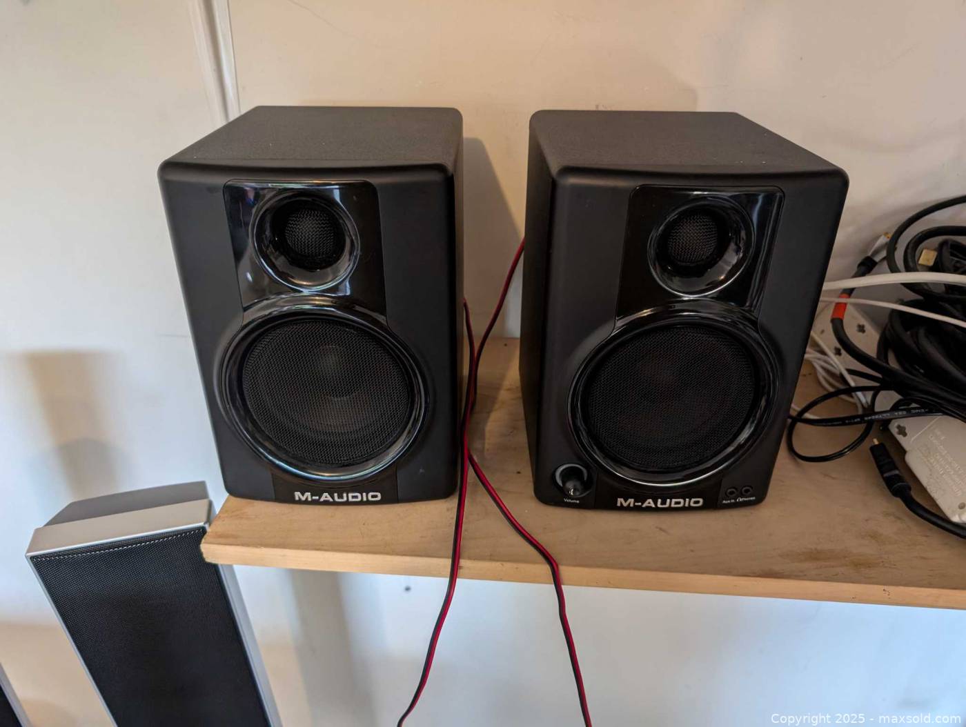 M-Audio AV40 Studio Monitor Speakers Pair with Cables | Toronto ...