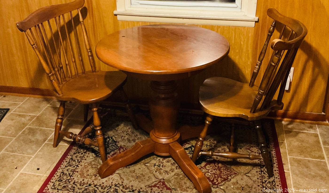 Kitchen round wood table with 2 Chairs | Norwood (Pennsylvania, USA ...