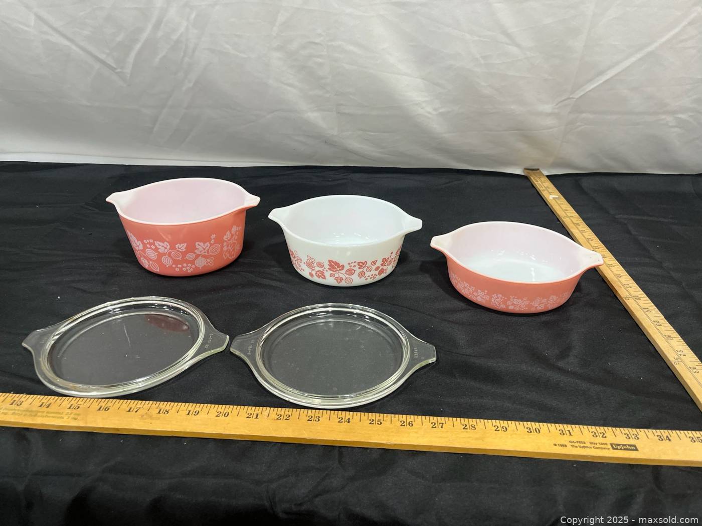 Pyrex Gooseberry Pink Opal Milk Glass Set, 3 Bowls, 2 Lids | Frederick ...