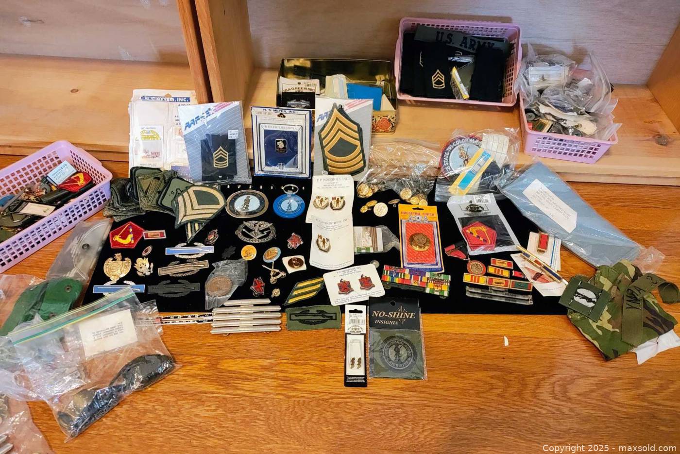 Large Lot U.S. Army & MA NG Insignia, Patches, Pins, Ribbons A | Quincy ...