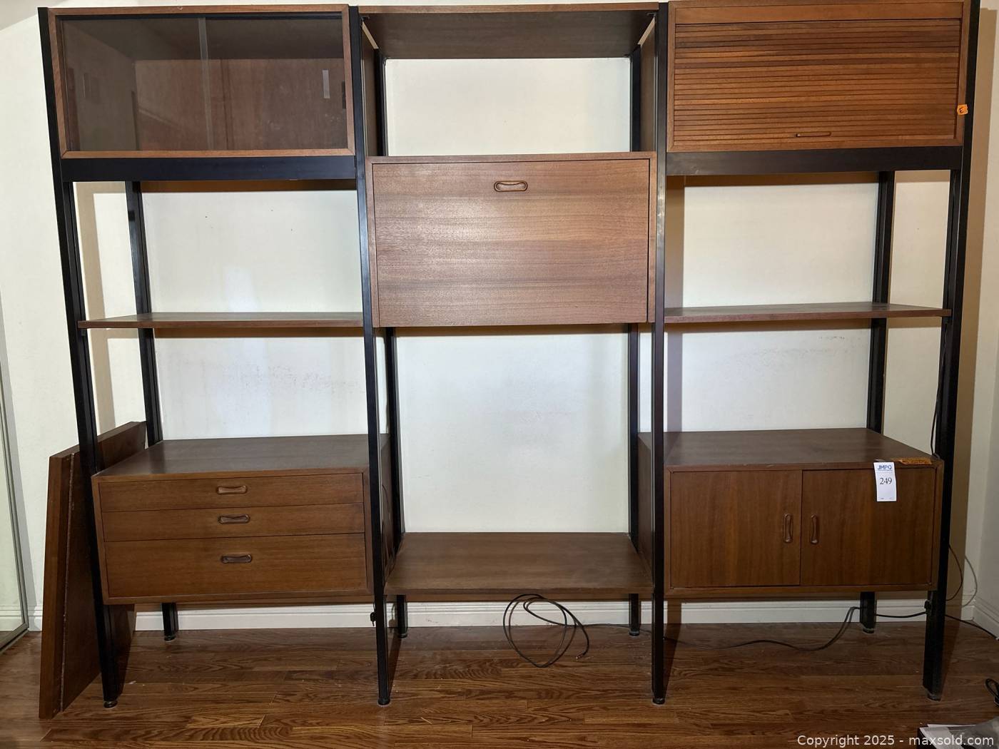 MCM freestanding shelving unit | Walnut Creek (California, USA) PARTNER ...