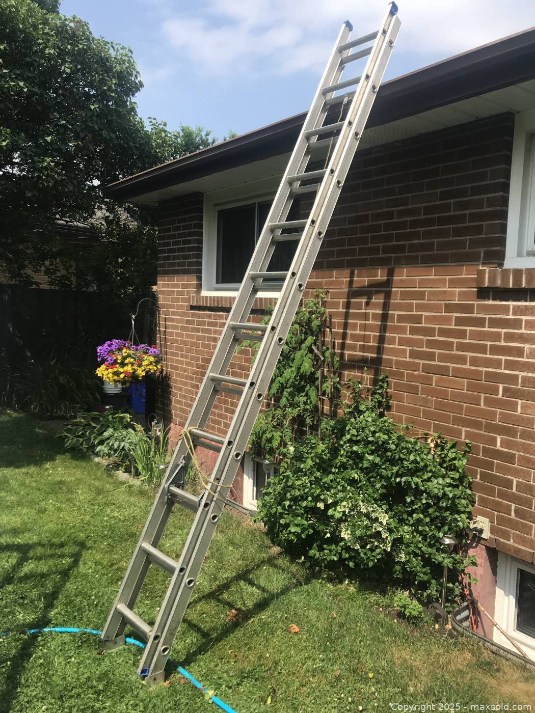 24 ft Aluminum 2-Section Extension Ladder | Oshawa (Ontario, Canada ...