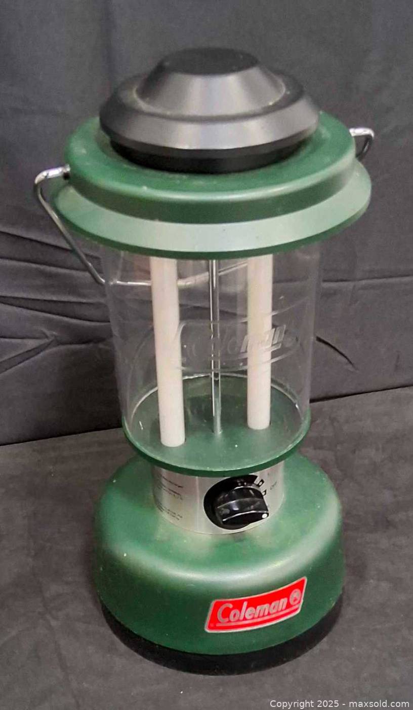 Coleman 5355 Battery-Powered Camping Lantern, Twin-Tube Fluorescent ...