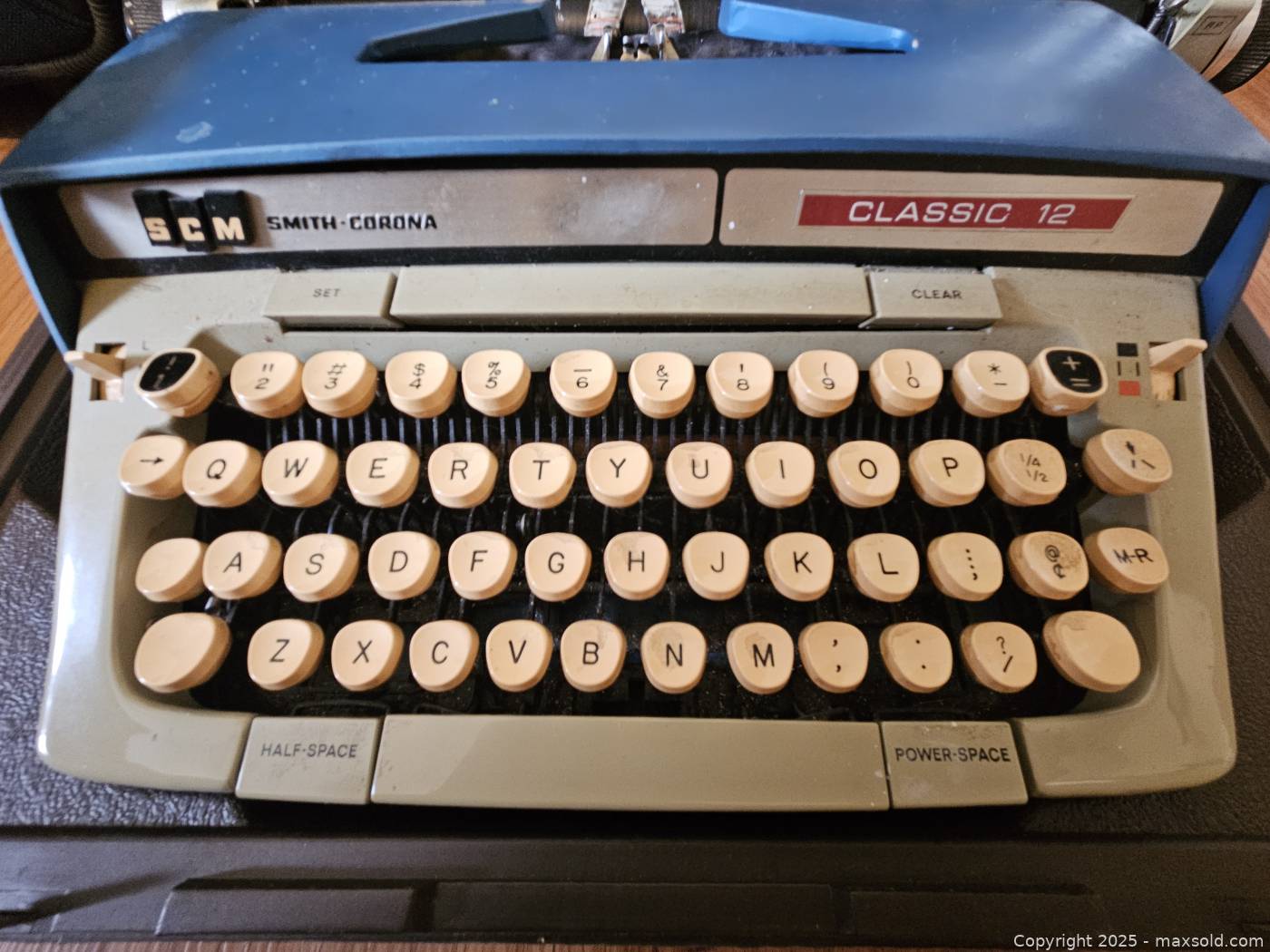 Smith-Corona Classic 12 Manual Portable Typewriter with Case | Kingston ...