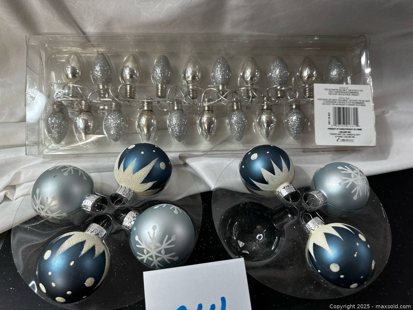 Christmas Ornaments Lot: Silver Bulb Garland + 7 Blue/Silver Balls ...