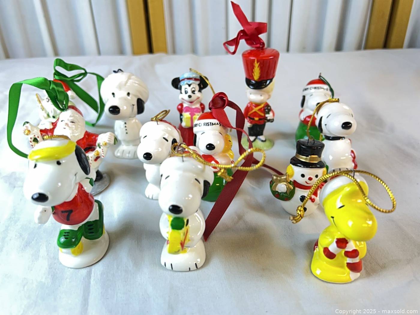Snoopy, Woodstock, Minnie Mouse and More Christmas Ornament Collection ...