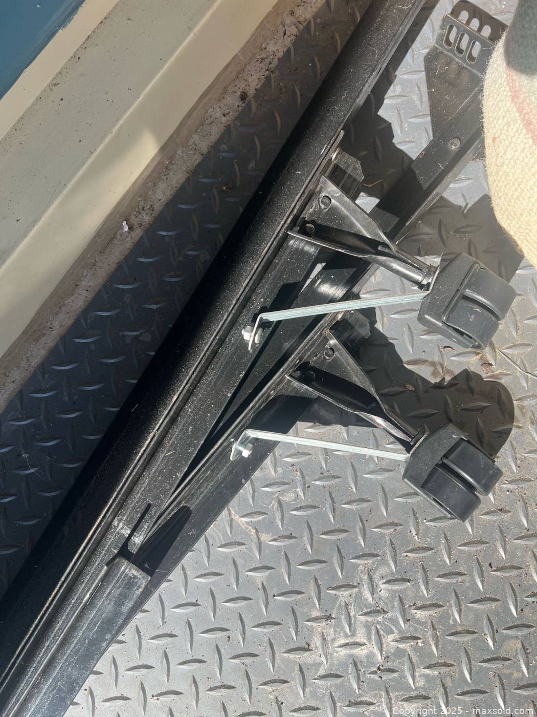 Metal Bed Frame | Ottawa (Ontario, Canada) SELLER MANAGED Downsizing ...