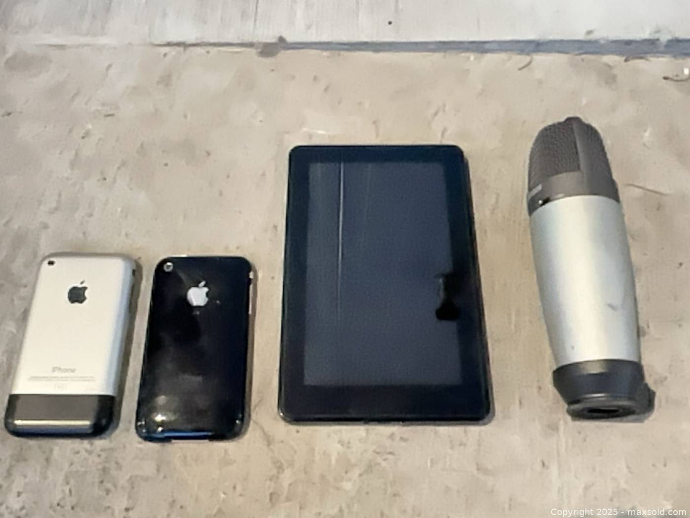 Electronics Lot Iphone Kindle Mic S | Vancouver (British Columbia ...