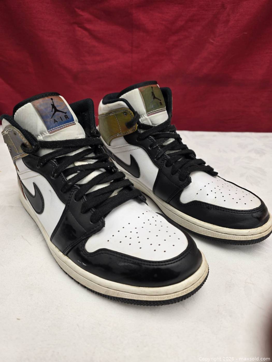 Six bear-themed bone china thimbles | Maxsold