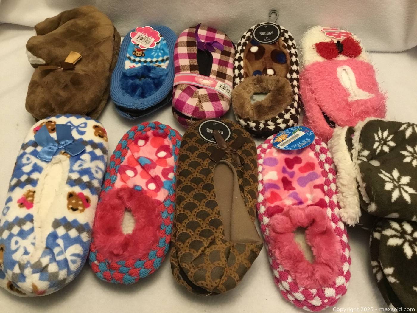 Lot/10 Assorted Slippers | Hamilton (Ontario, Canada) SELLER MANAGED ...