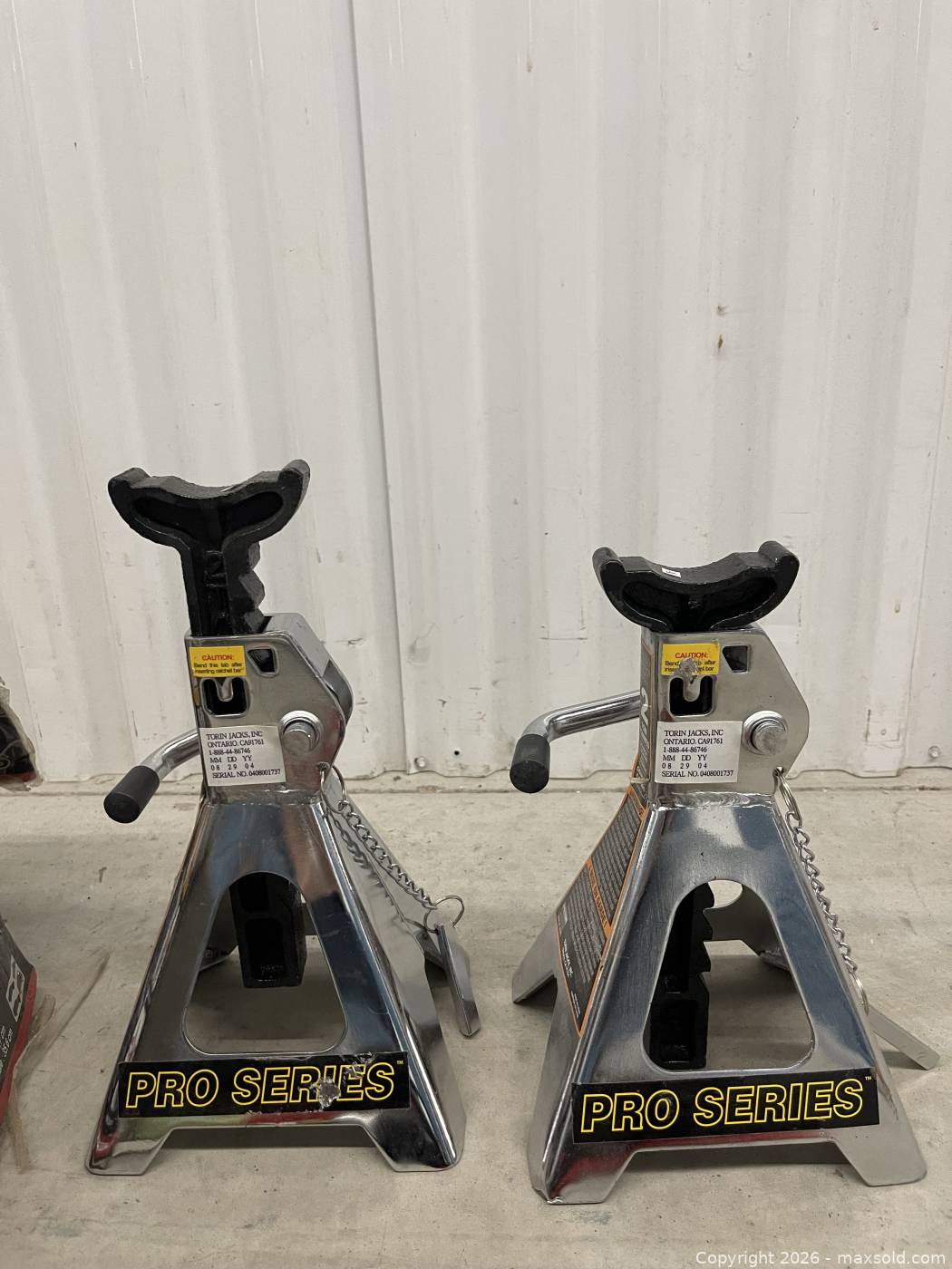 Black Jack 2-Ton Floor Jack, 2 Jack Stands & Jumper Cables | Maxsold