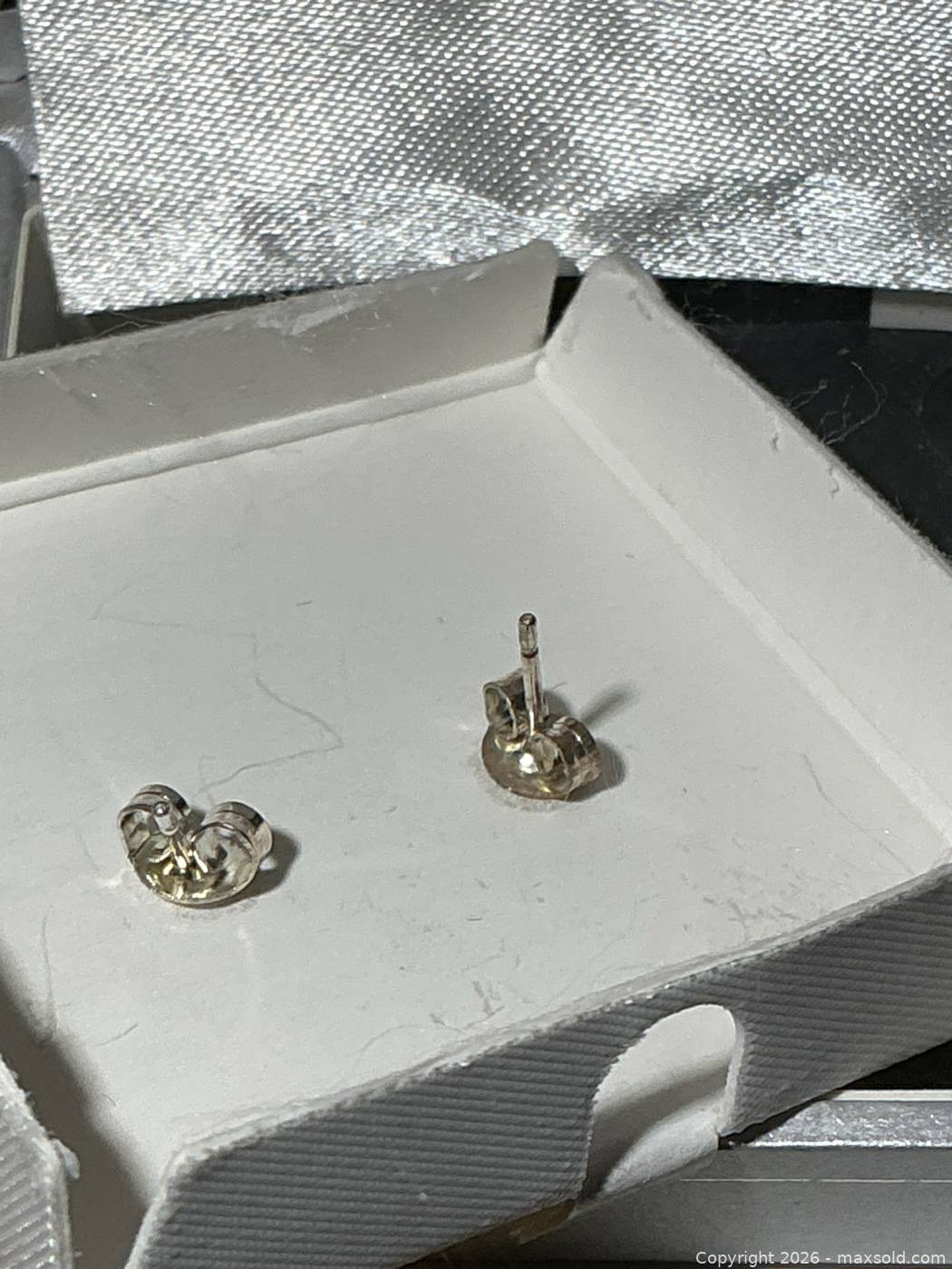 Costume Jewelry A | Maxsold