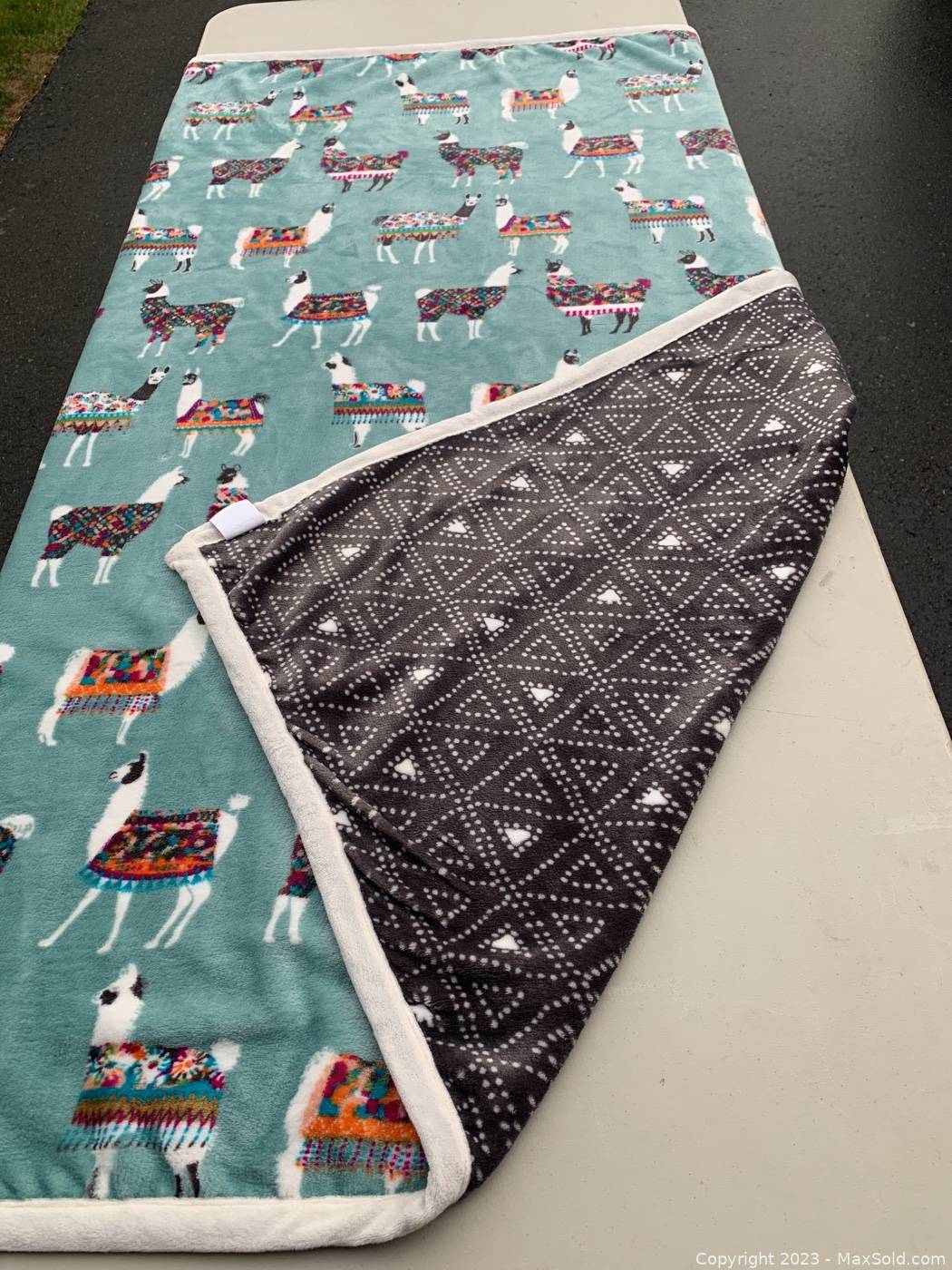 Llama Blanket | Qualicum Beach (British Columbia, Canada) SUPER SHORT ...