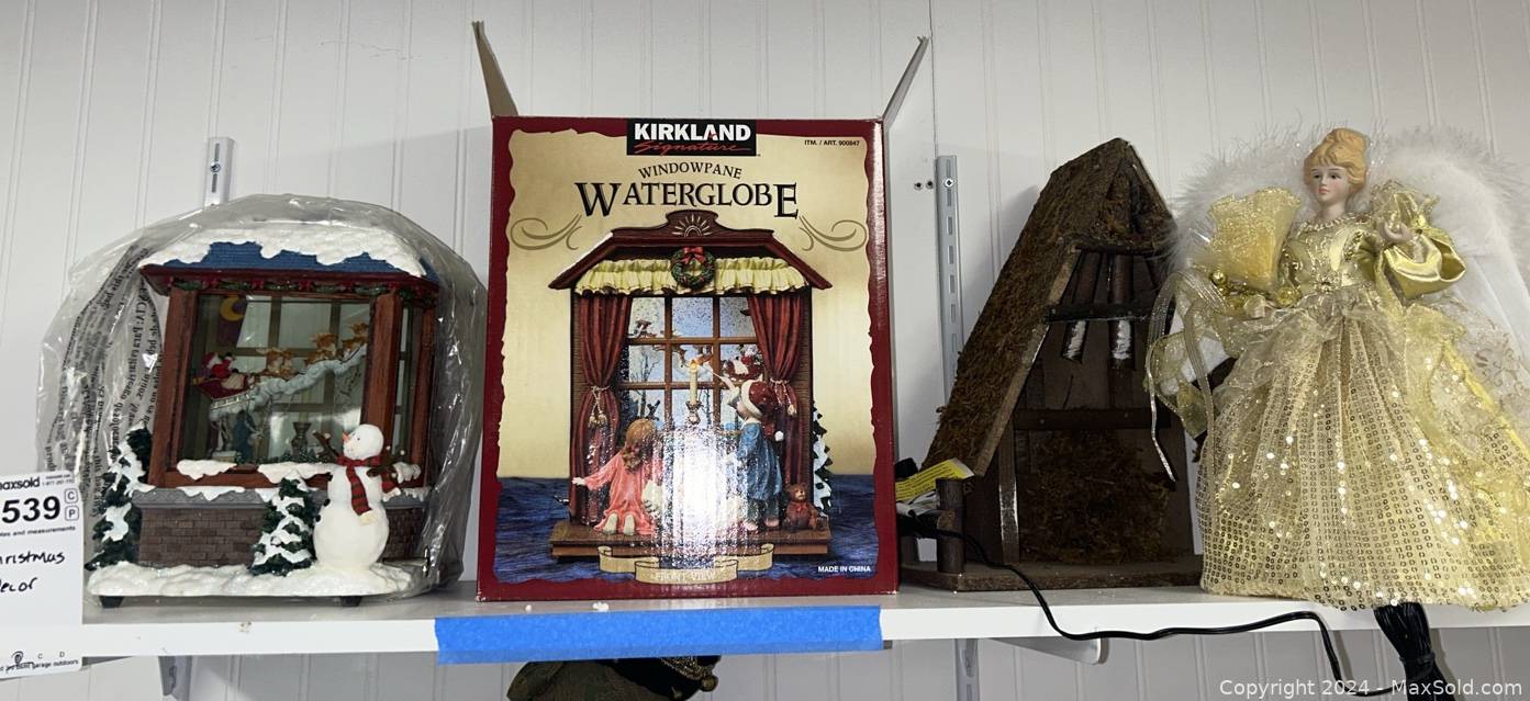 Christmas Decor B | Upton (Massachusetts, USA) Estate Sale Online ...