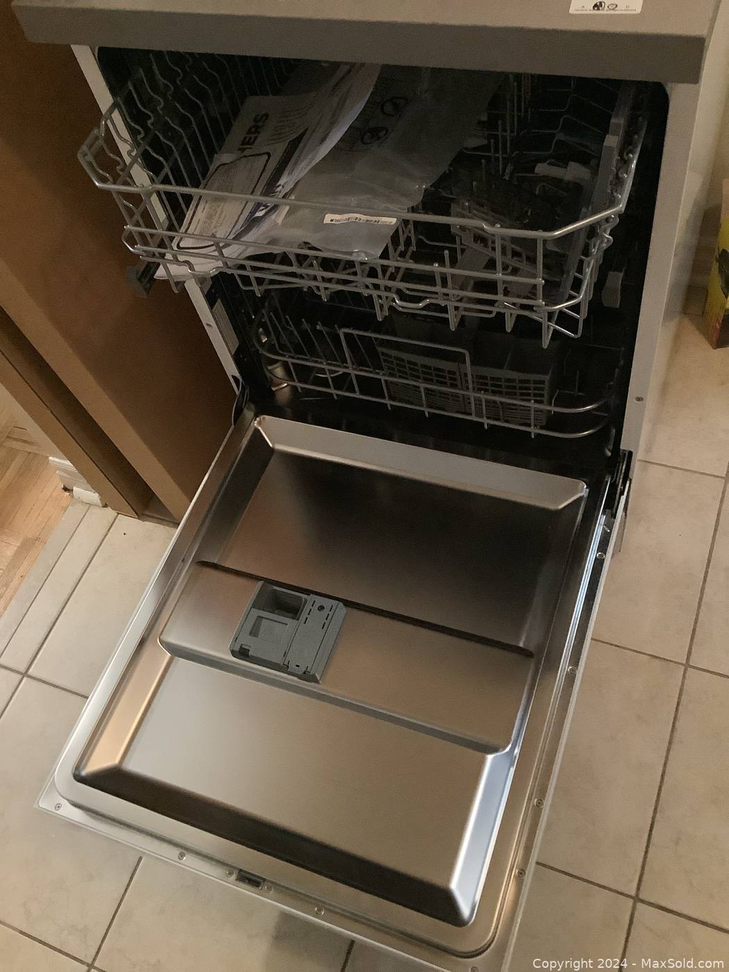 Bid Gallery | Toronto (Ontario, Canada) Moving Online Auction ...