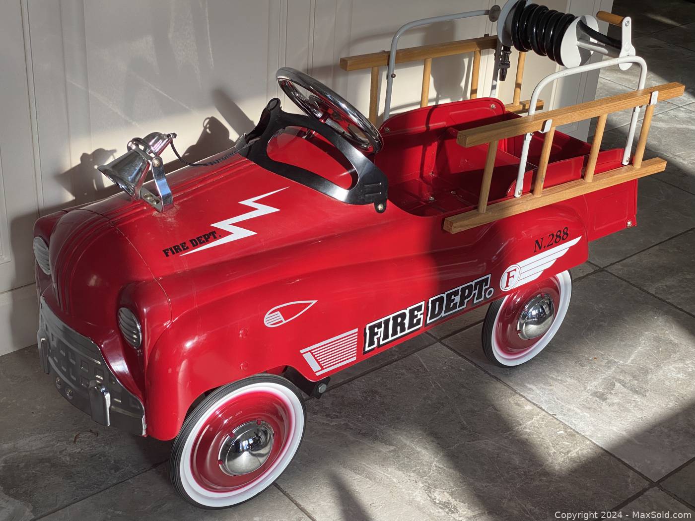 Bid Gallery | Aurora (Ontario, Canada) SELLER MANAGED Downsizing Online ...