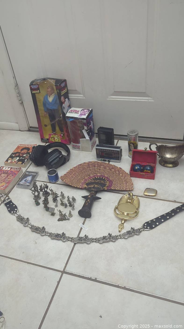 Completely Random Collectibles Lot 1 | Glendale (Arizona, USA) SELLER ...