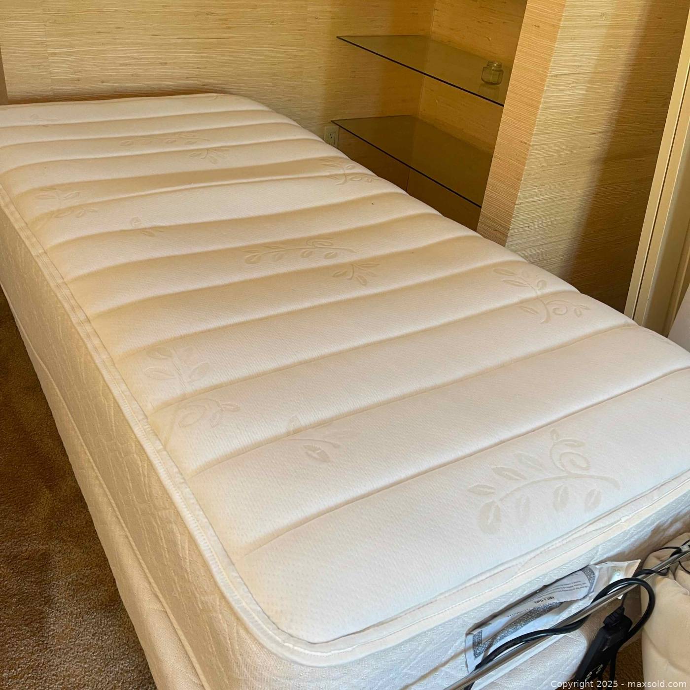 Simmons Beautyrest Adjustable Bed | White Rock (British Columbia ...