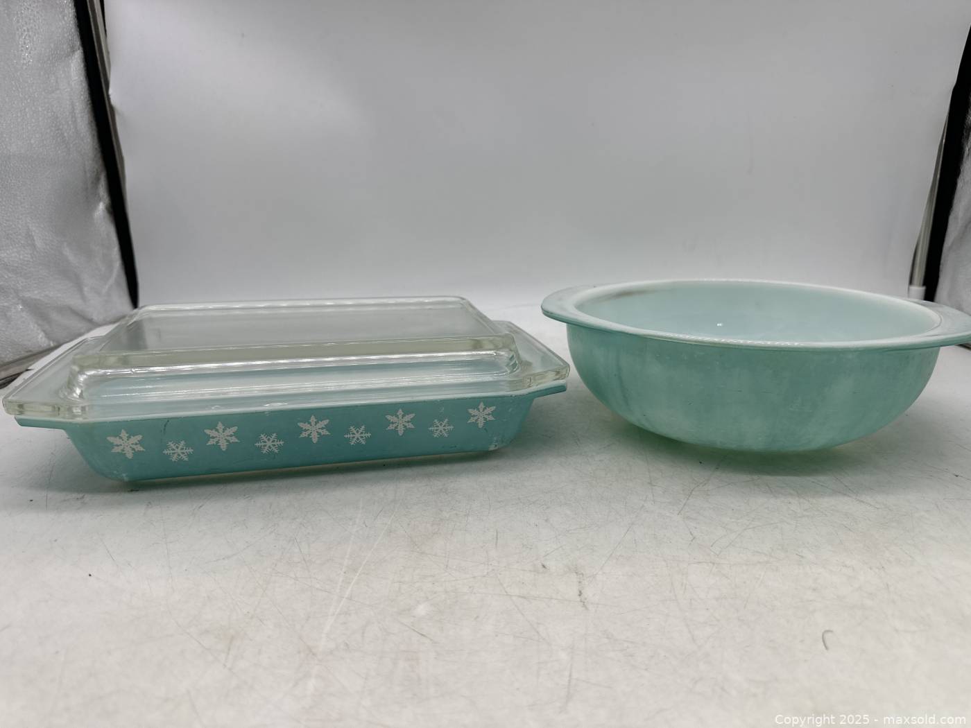 PYREX 2.5 QT White & Teal Glass Casserole Dish | Hatboro (Pennsylvania ...