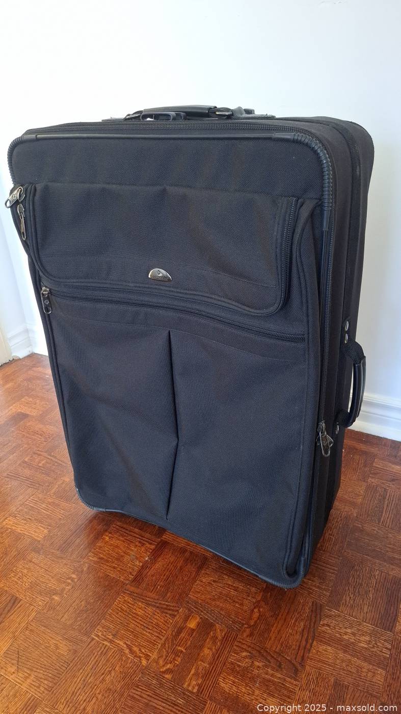 Samsonite Large Black Suitcase with Wheels | Mississauga (Ontario ...